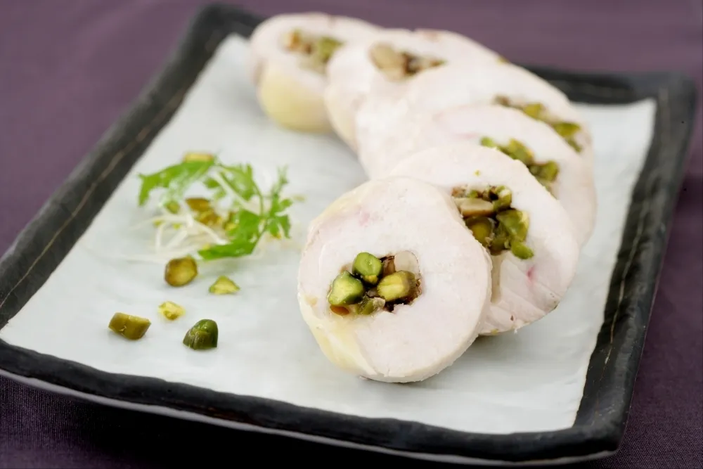 Recette Ballottine de volaille farcie aux Champignons et son caviar de ...