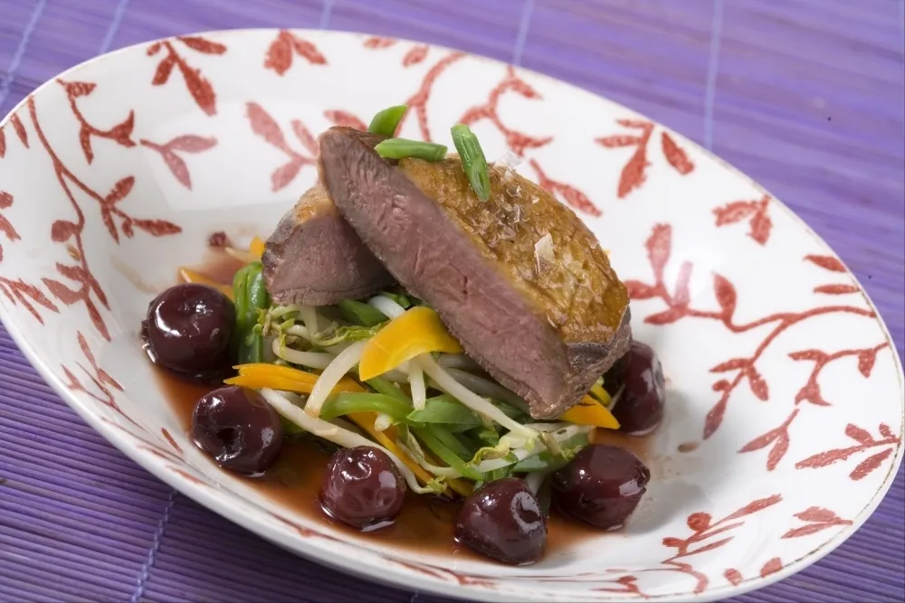 Recette filet-de-canette-aux-griottes-poelee-de-legumes-de-saison
