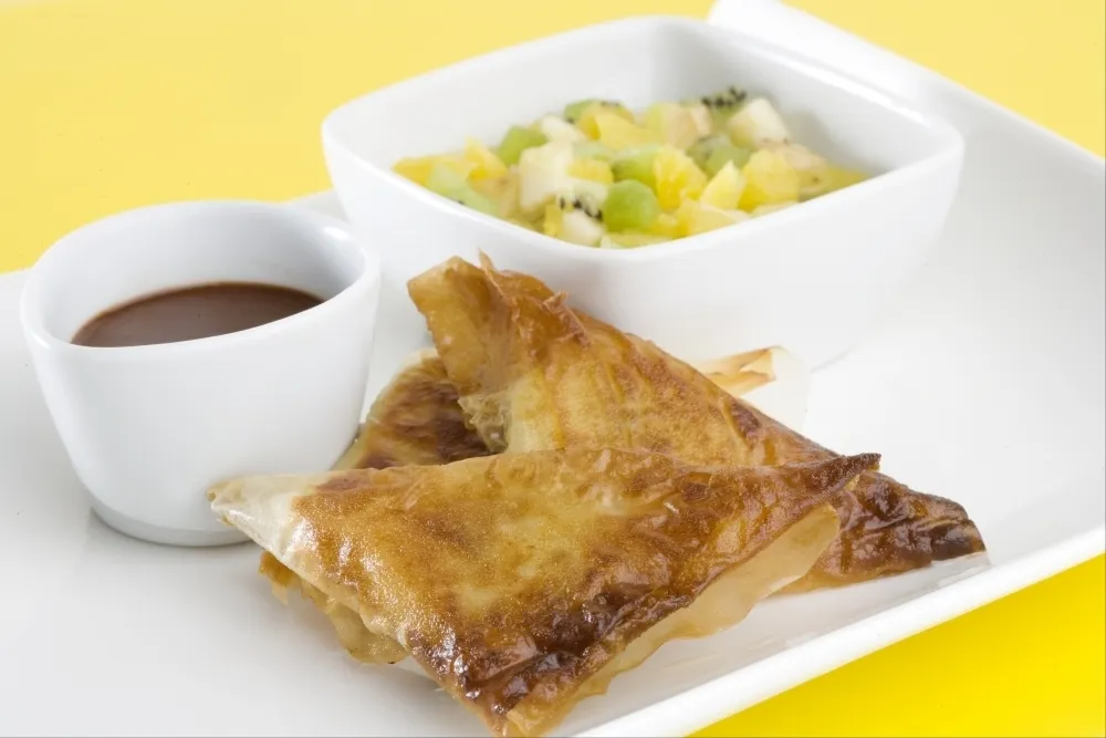 Recette samossa-a-la-creme-de-coco-banane-et-sauce-chocolat