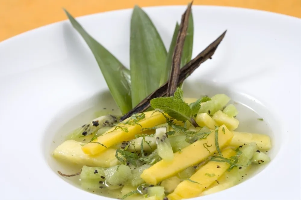 Recette nage-de-fruits-exotiques-a-la-menthe-fraiche