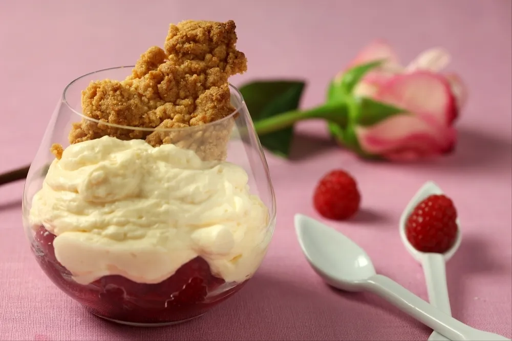 Recette cremeux-mascarpone-et-fruits-rouges-biscuits-aux-epices