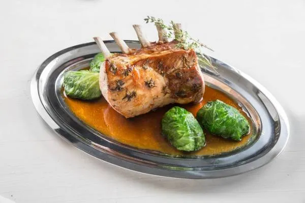 Recette Carré de cochon au thym, laitues braisées