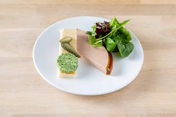 Recette Mousse de foie de canard et toast de beurre aux condiments