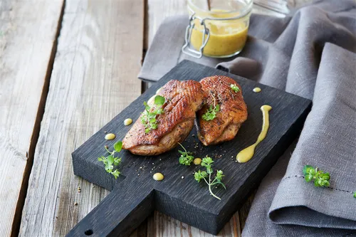Recette Filet de canette rôti au miel et vinaigre balsamique, purée au ...