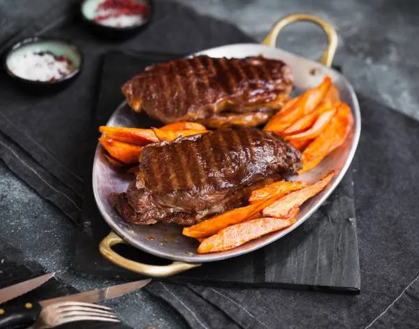Recette pave-de-rumsteak-aux-poivres-rares-patates-douces-herisson