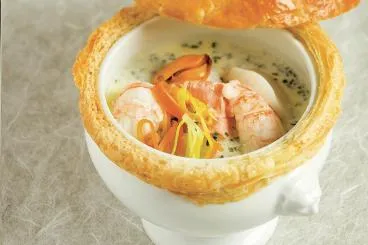 Recette Nage de crustacés et coquillages en croûte