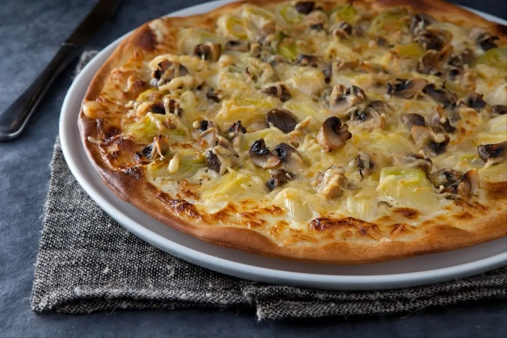 Recette Pizza aux champignons de Paris et poireaux