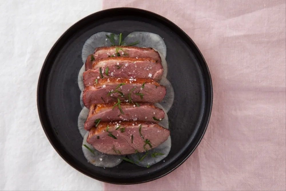 Recette piccata-de-canette-flambee-a-la-mirabelle-fines-tranches-de-navet