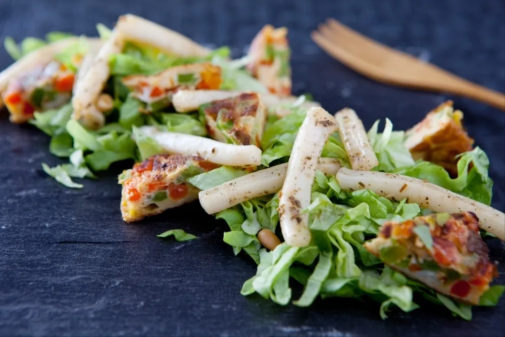 Recette supions-grilles-aux-epices-en-salade-eclats-de-tortilla-aux ...