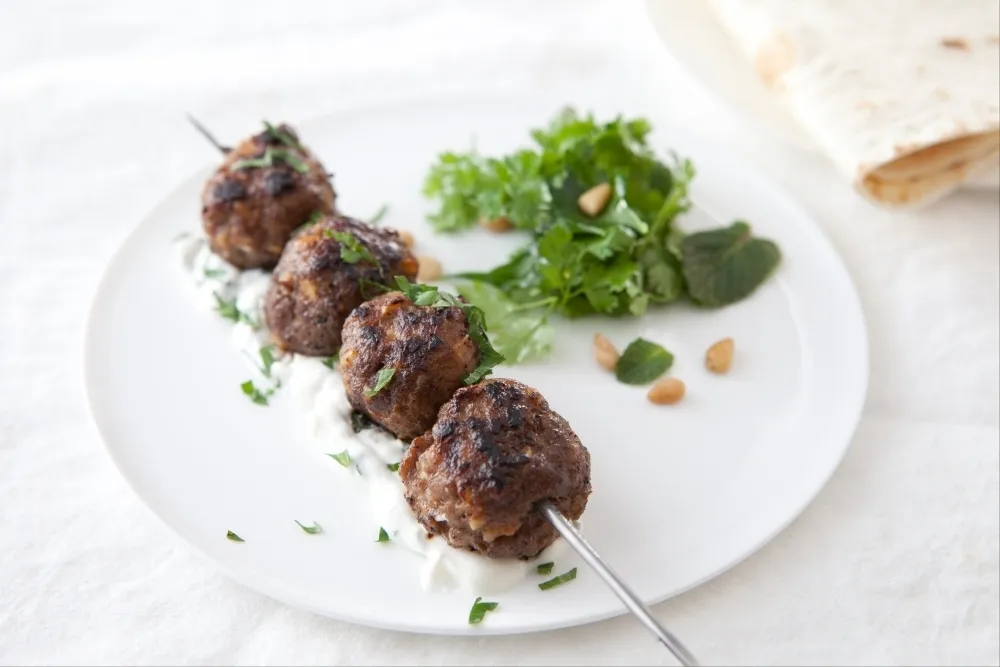 Recette Kebbe en brochettes, sauce au yaourt