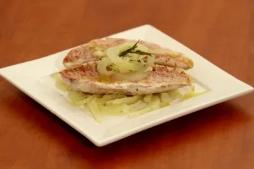 Recette Filet de rouget et son bouillon réduit, mini-légumes et huile ...