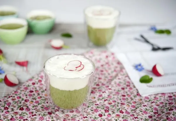 Recette mousse-de-mozzarella-burrata-et-soupe-de-petits-pois-a-la-menthe